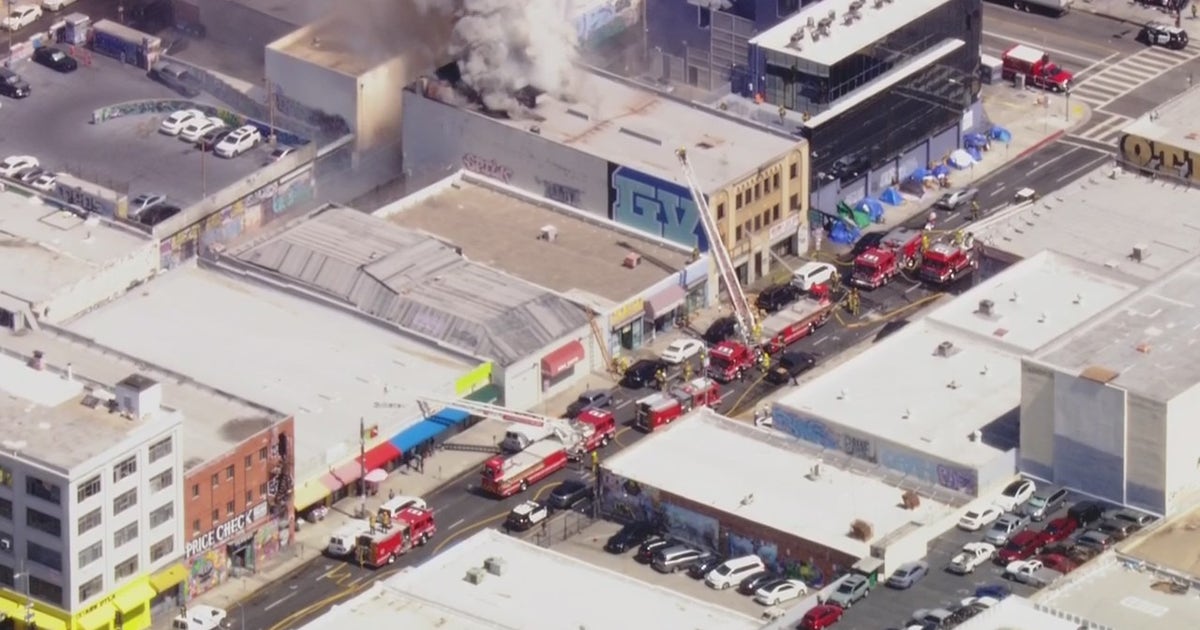 Roof collapses after large building fire in DTLA | FOX 11 Los Angeles