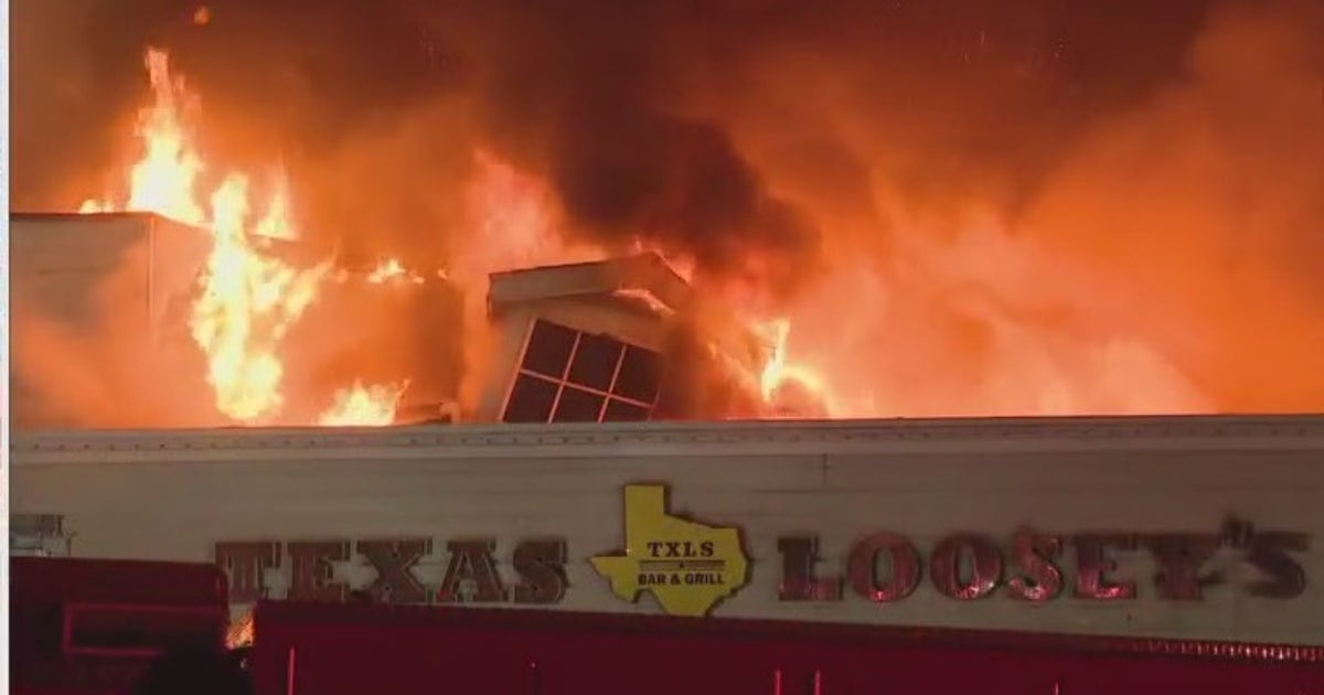 Popular Torrance saloon goes up in flames in major strip mall fire ...