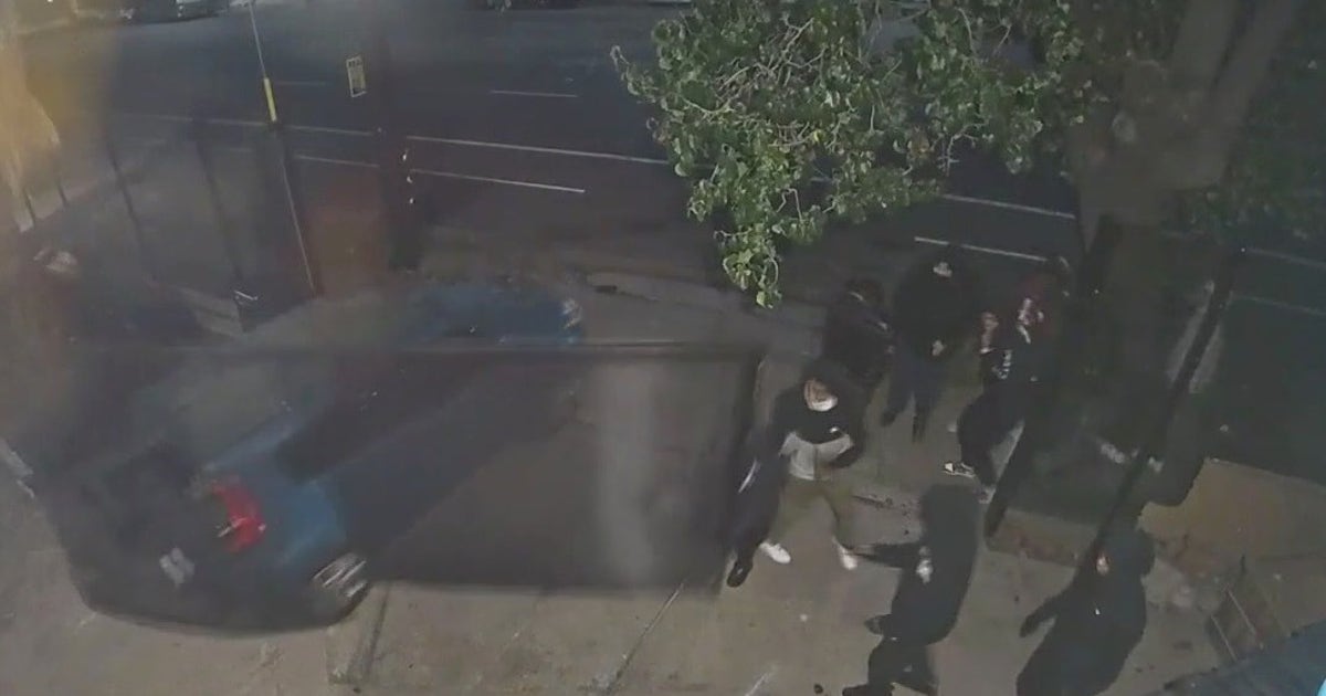 VIDEO: Thieves smash through gate with car, steal from Glassell Park ...