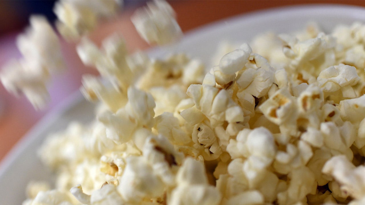 What is ‘popcorn brain?’: How social media could impact your focus ...