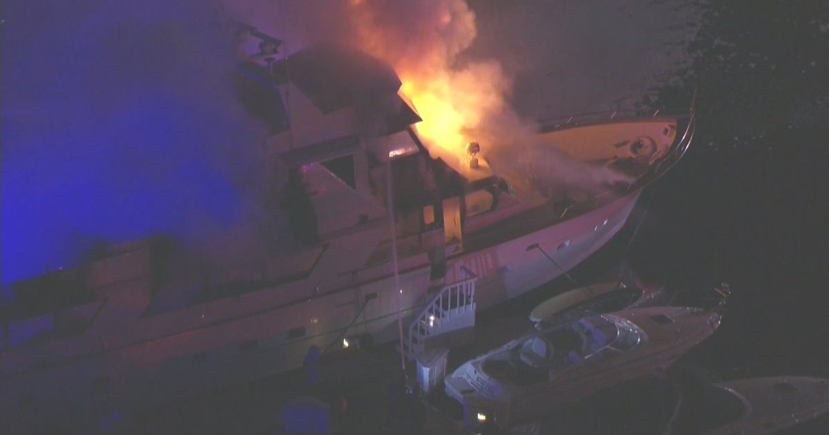 Boat explodes in Marina del Rey | FOX 11 Los Angeles