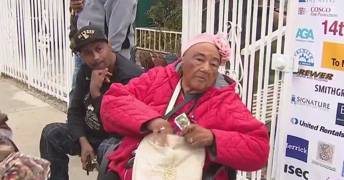 ‘Sweet Alice’ Harris, 90, continues Watts tradition of Thanksgiving ...