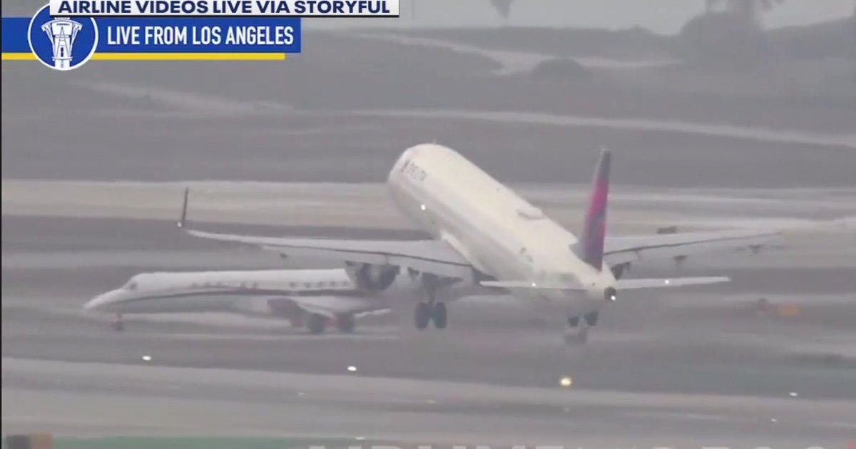 Delta plane leaving LAX nearly collides with jet carrying Gonzaga men's ...