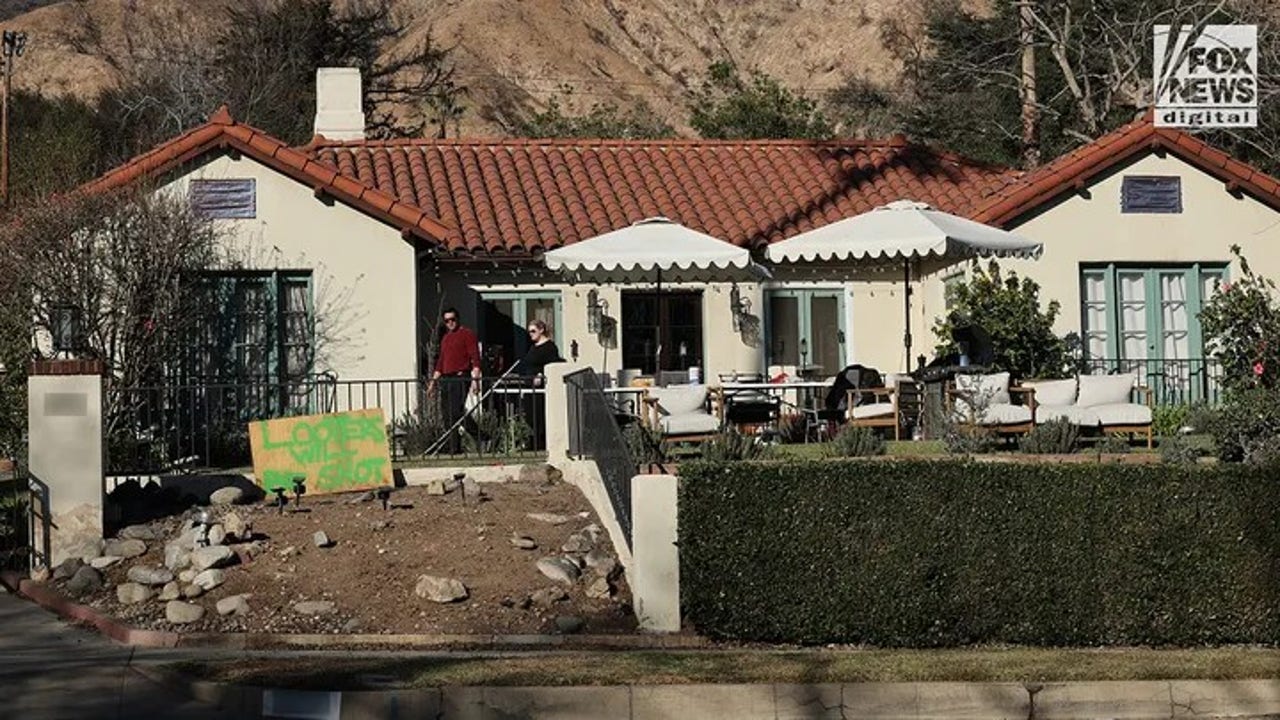 Los Angeles wildfires: Armed homeowners patrol for looters inside ...