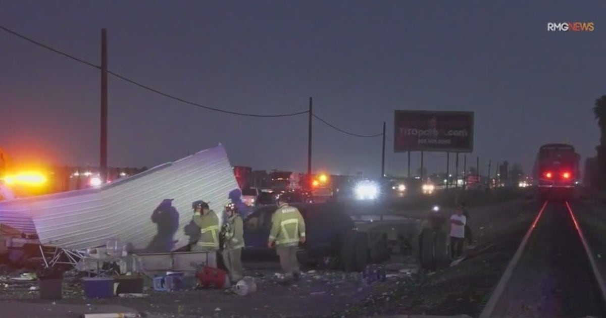 Oxnard taco stand worker severely injured after Metrolink train, big ...