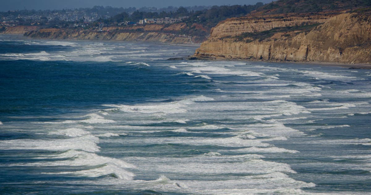 Panga boat washes ashore near San Diego; multiple people dead, missing ...