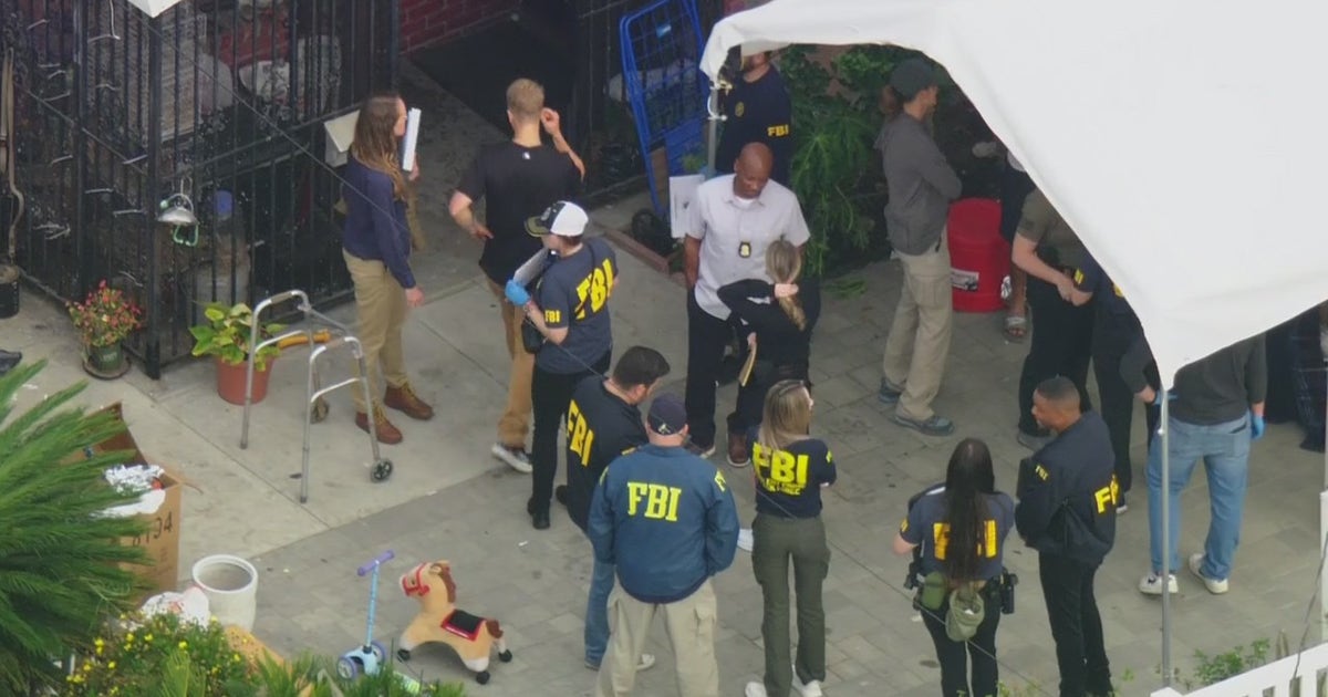 FBI executes search warrant at Wilmington home | FOX 11 Los Angeles