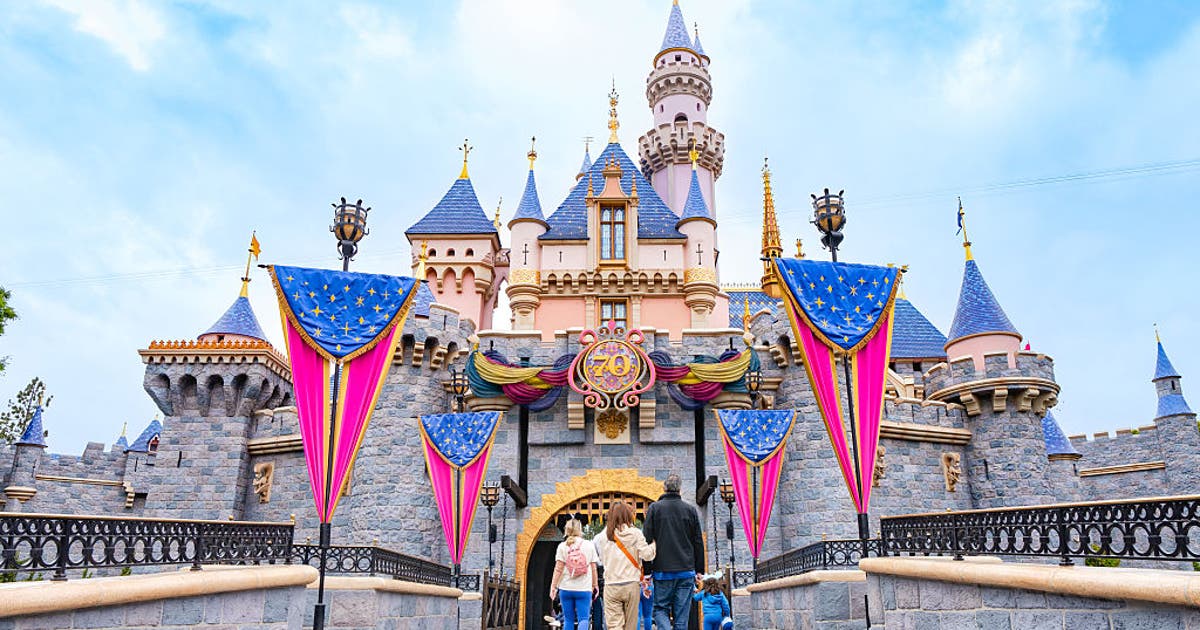 Disneyland offers $70 tickets to celebrate 70th anniversary | FOX 11 ...