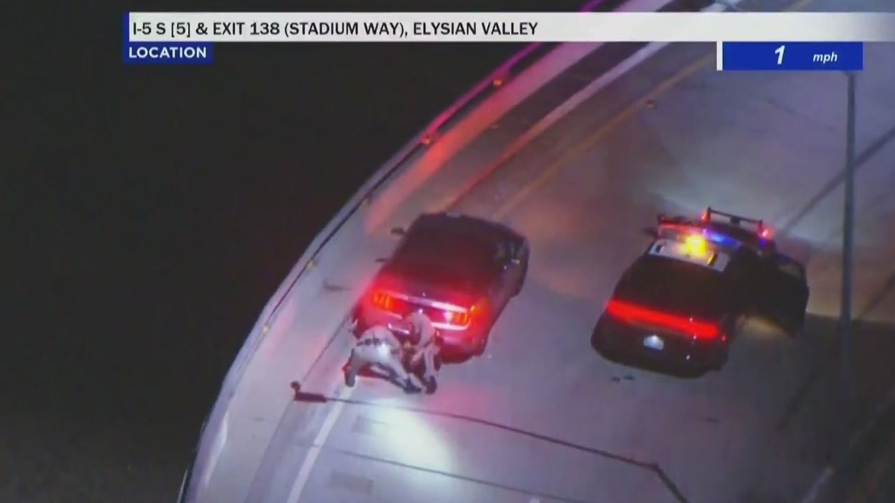 High-speed police chase across LA ends in crash on freeway off-ramp | FOX 11 Los Angeles