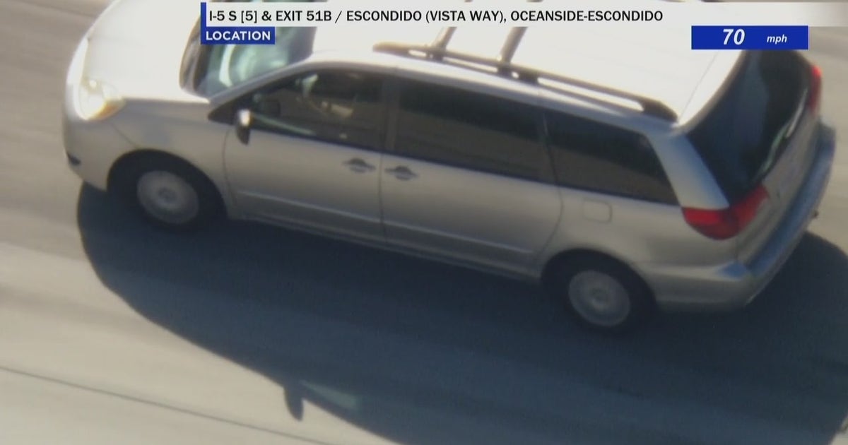 Woman in stolen minivan escapes, crosses US-Mexico border after 4 ...