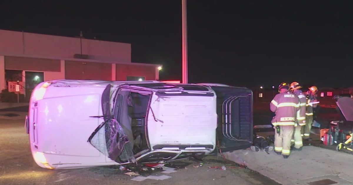 7 teens hospitalized after rollover crash in Fullerton | FOX 11 Los Angeles