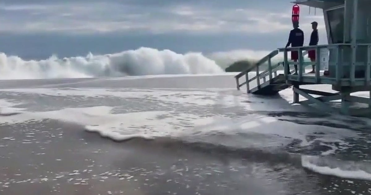 Dangerous king tides prompt flooding, high surf warnings across ...
