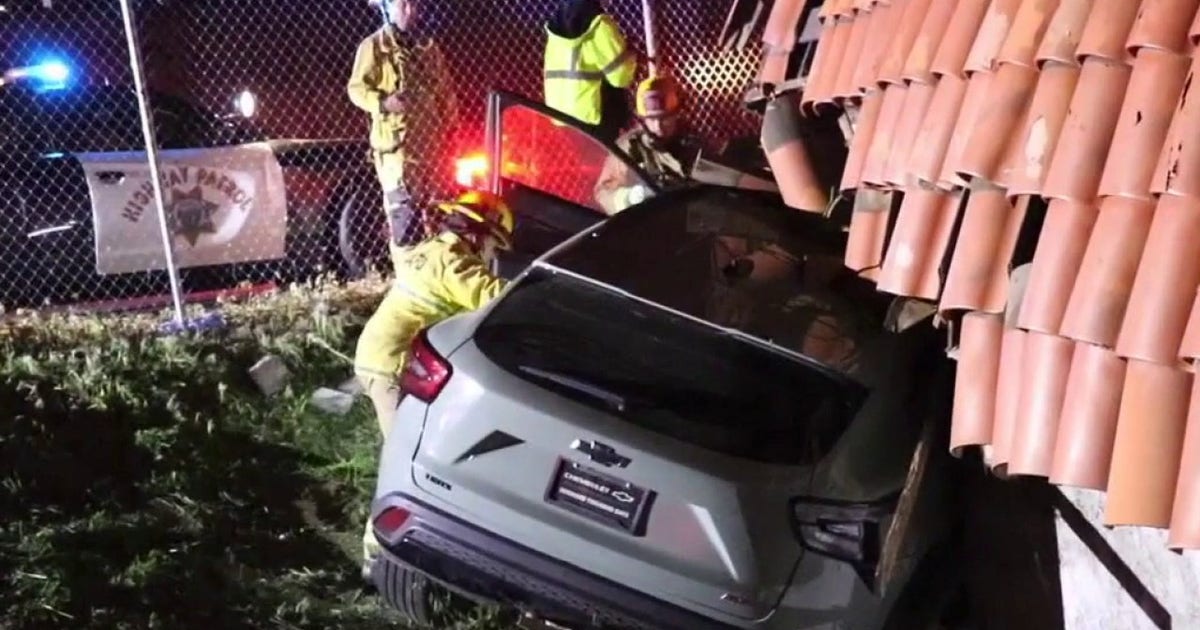 Car flies off 101 Freeway, lands on Woodland Hills strip mall roof ...