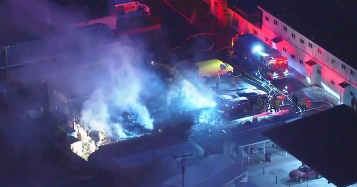 1 dead, 1 hospitalized in Fullerton mobile home fire | FOX 11 Los Angeles