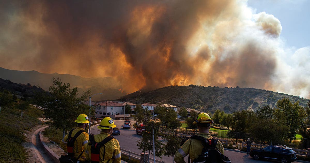 Sandy Fire in Simi Valley destroys home, forces thousands to evacuate ...