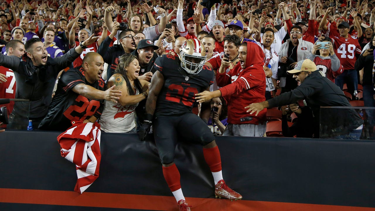 Photos: 49ers kick off season with win over Vikings