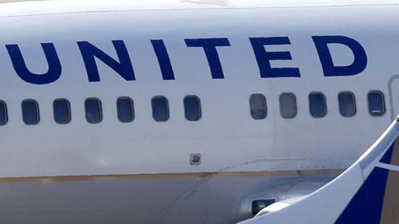 Researcher denied airline flight after tweet about hacking | KTVU FOX 2 Researcher denied airline flight after tweet about hacking | KTVU FOX 2