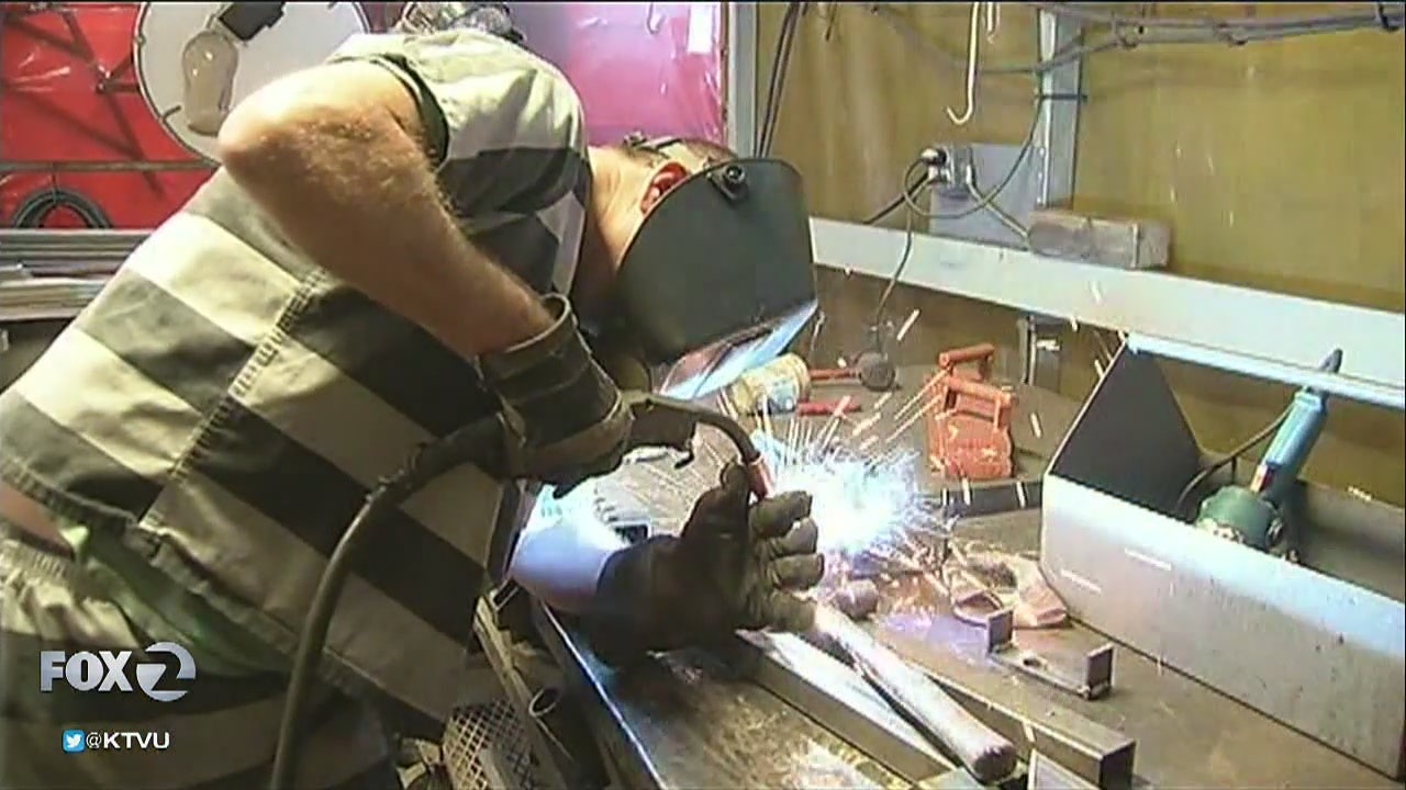 Low-level offenders get a sense of pride through jail's job-skills ...