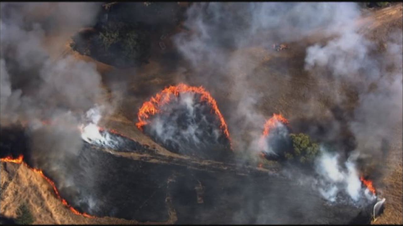 Crews contain 5-acre brush fire in Martinez | KTVU FOX 2