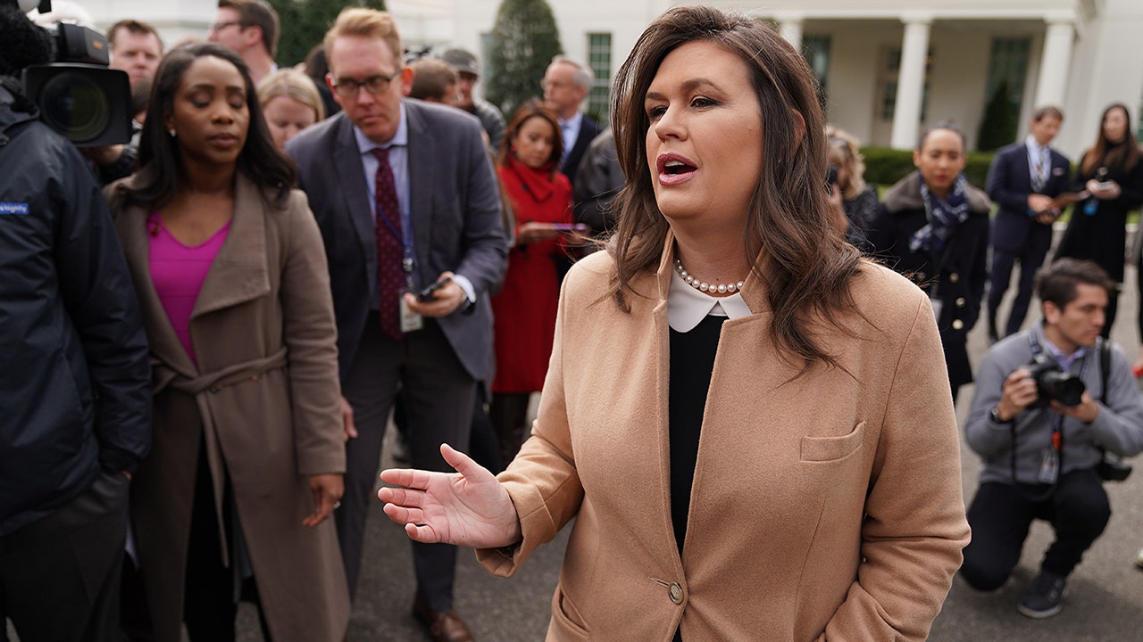 Sarah Sanders claims she didn't lie about Comey's dismissal, despite ...