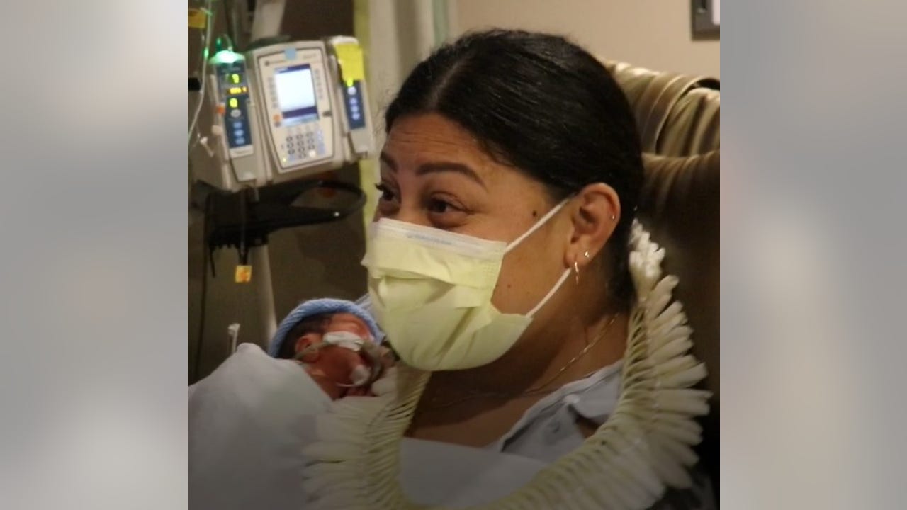 ‘just Came Out Of Nowhere Mom Who Gave Birth On Flight To Hawaii Says