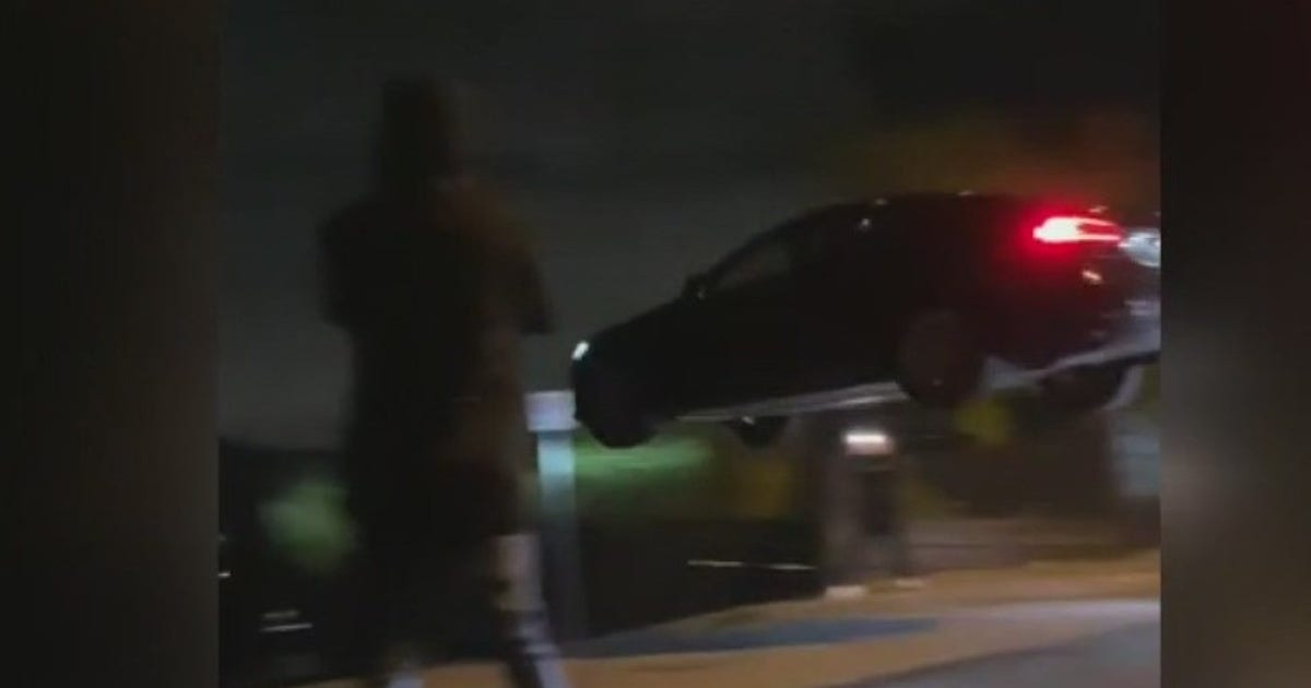 Video shows Tesla flying 50 feet into air in Los Angeles | KTVU FOX 2