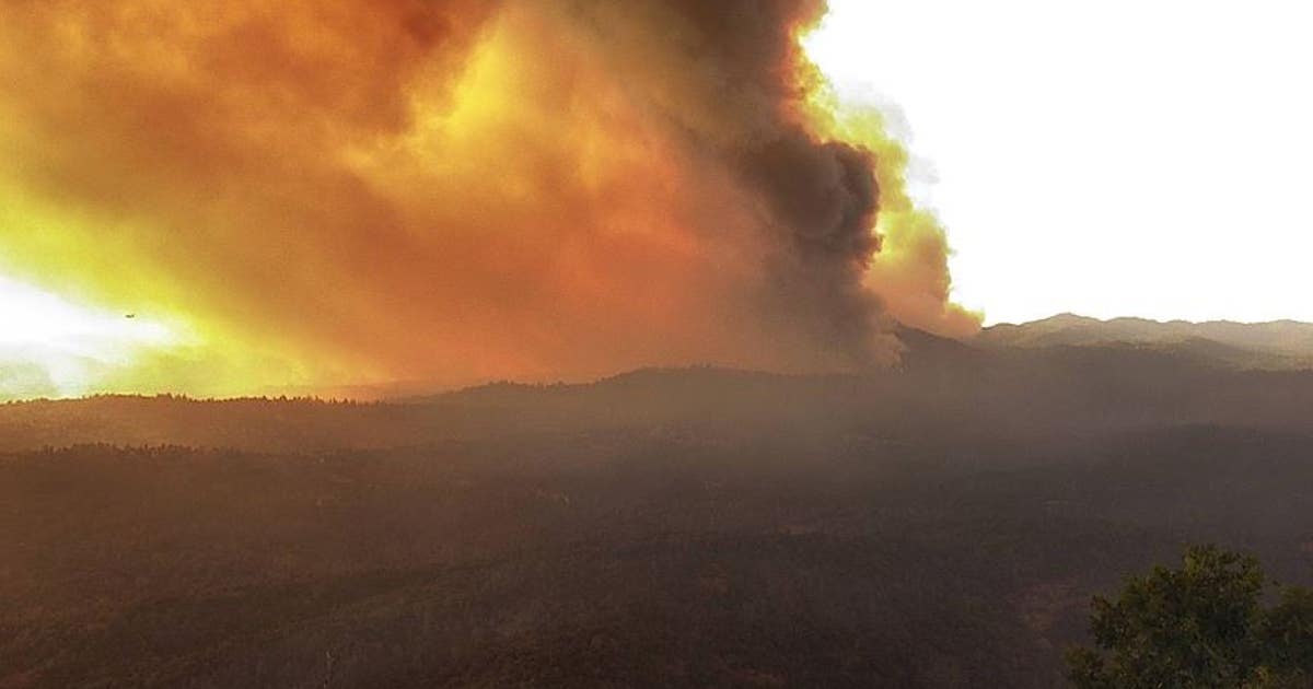 Oak Fire explodes in size, burns 10 structures and threatens thousands ...