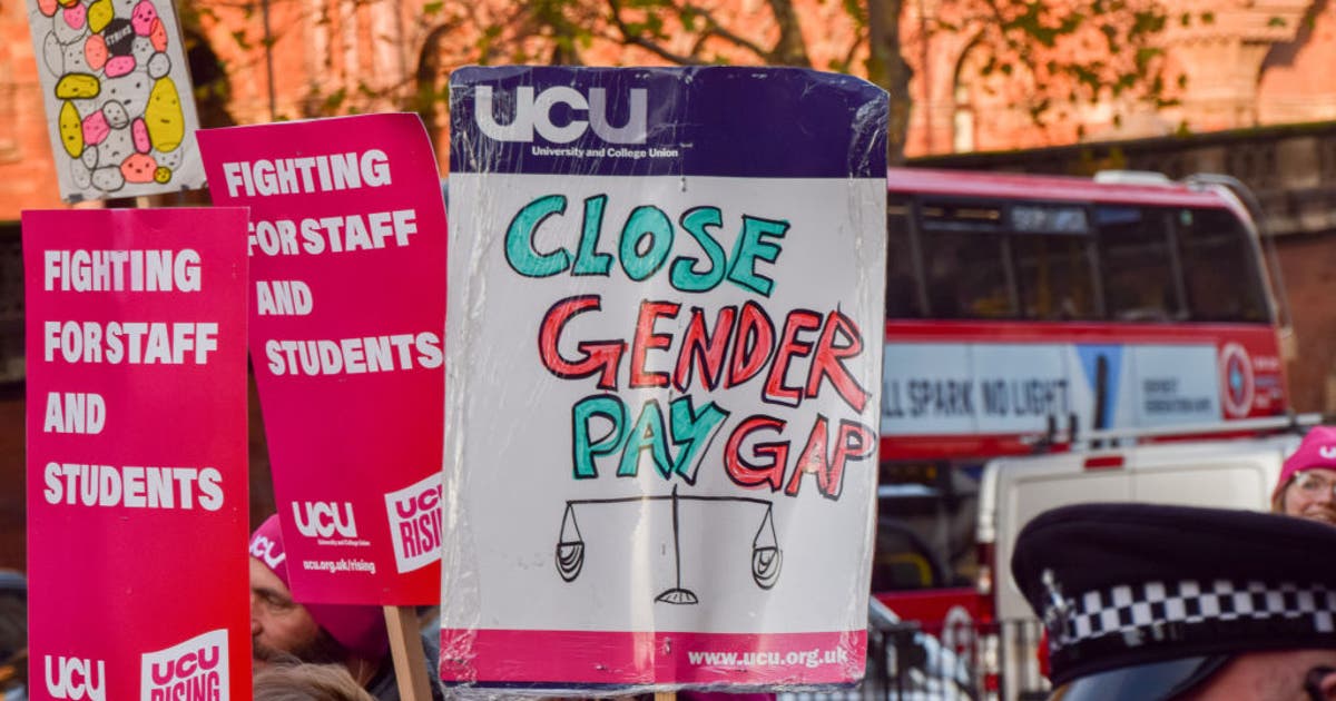 Twitter bot tweets gender wage gap info on companies during Women's ...