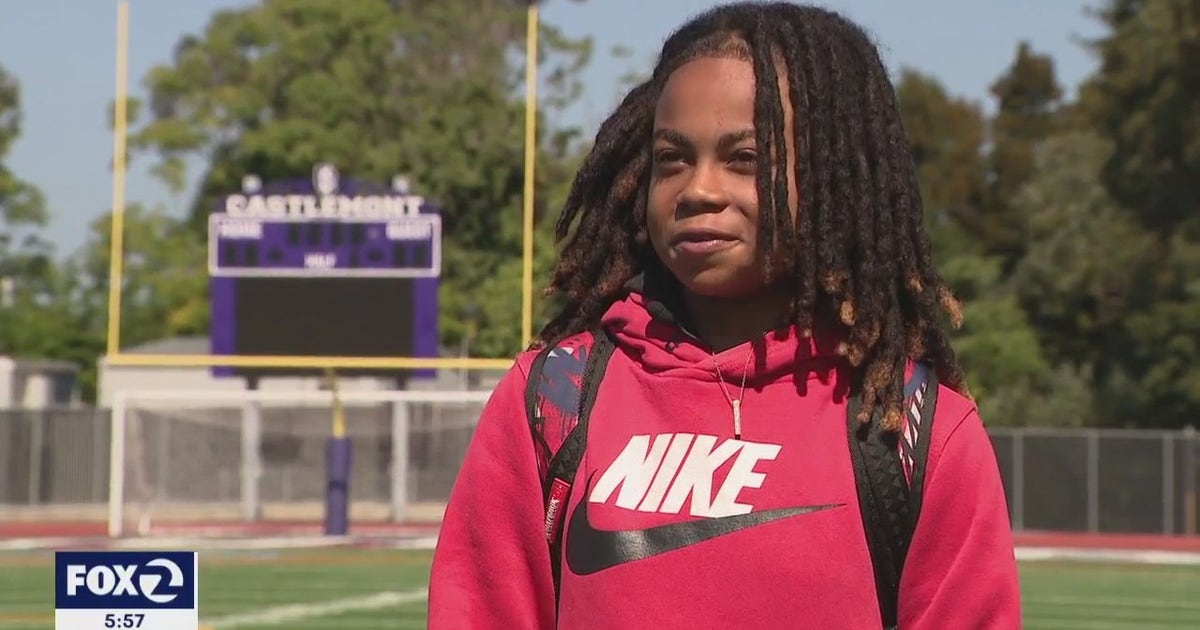 Castlemont High's first female football player will have helmet ...