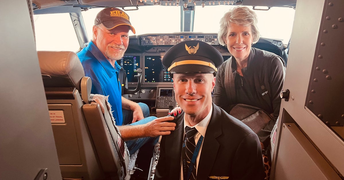 Video: California pilot delivers touching announcement honoring parents ...