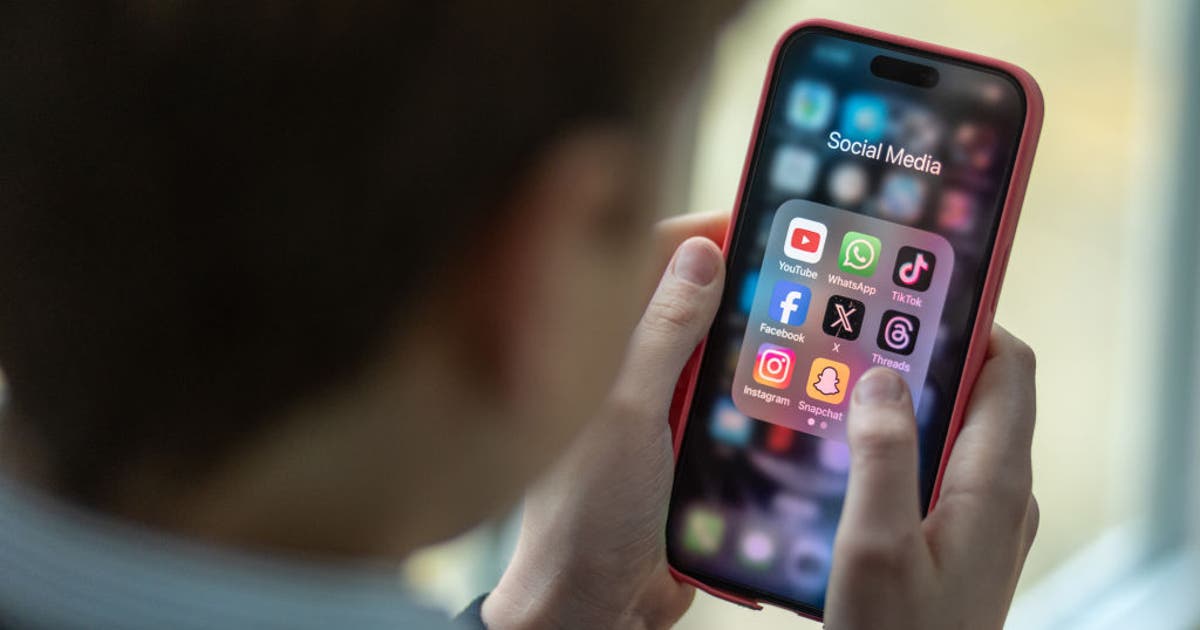 Gov. Newsom signs law to restrict cell phones at California schools ...