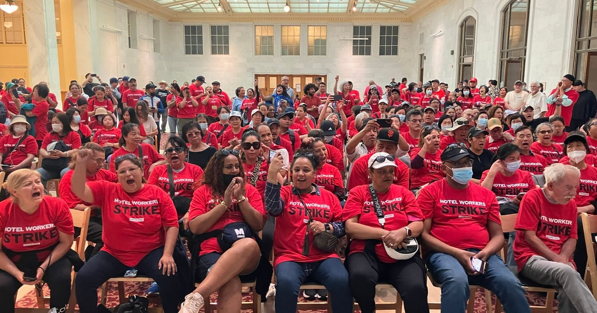 Hotel workers flood San Francisco City Hall amid strike | KTVU FOX 2