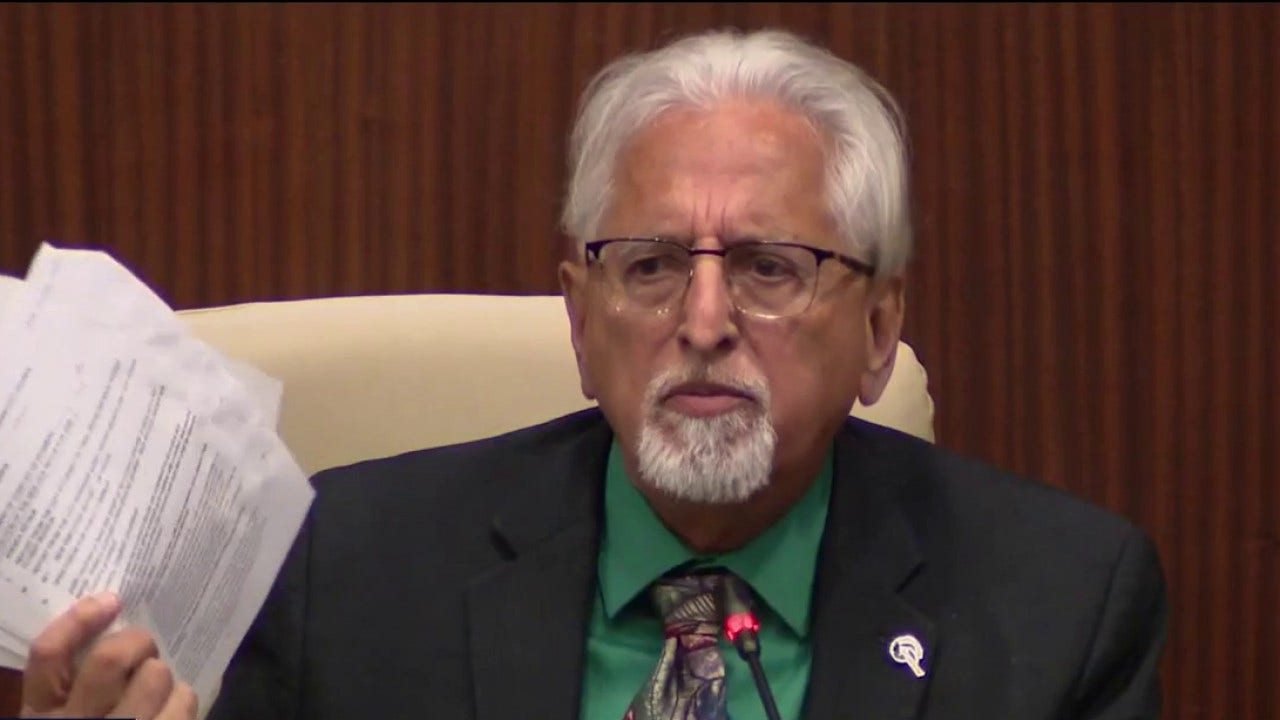 Supporters, critics pack Richmond City Hall after mayor’s antisemitic ...