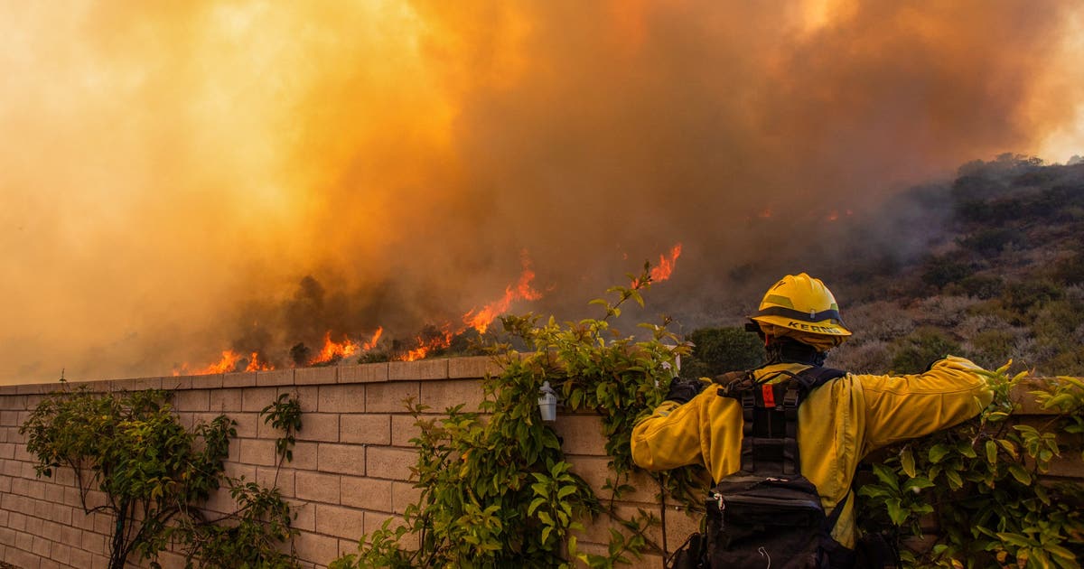 Fast-moving Sandy Fire in Southern California burns nearly 1,700 acres ...