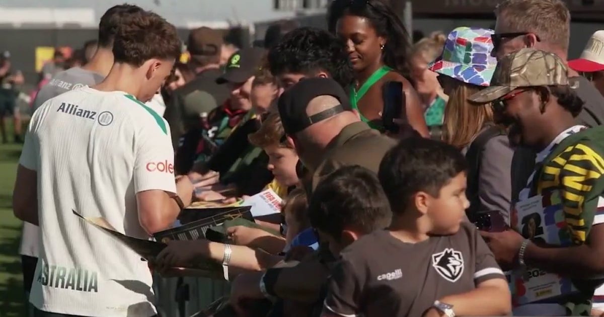 Australian Men's National Soccer Team draws crowds in Alameda for open ...