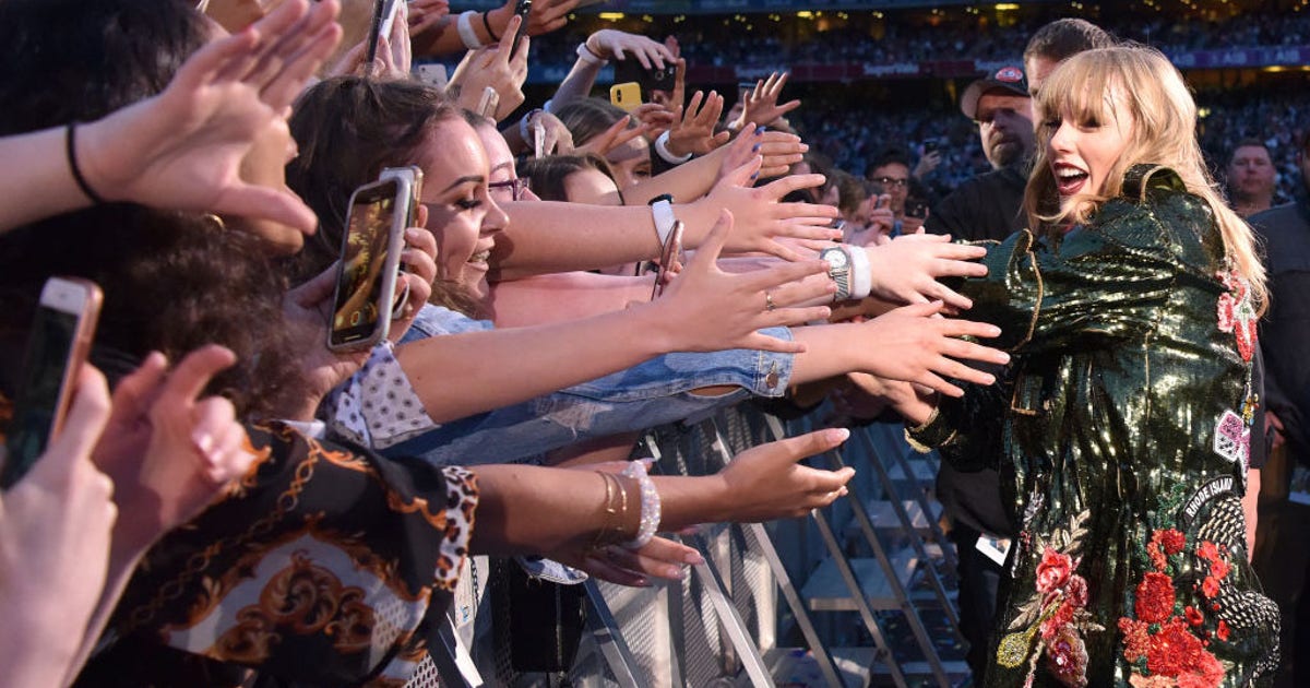 Taylor Swift fans sue Ticketmaster over concert ticket fiasco | LiveNOW ...
