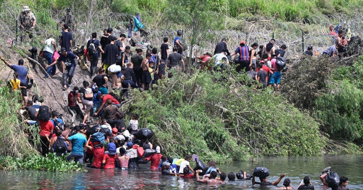 Migrants rush across Mexico border into US in final hours before Title ...