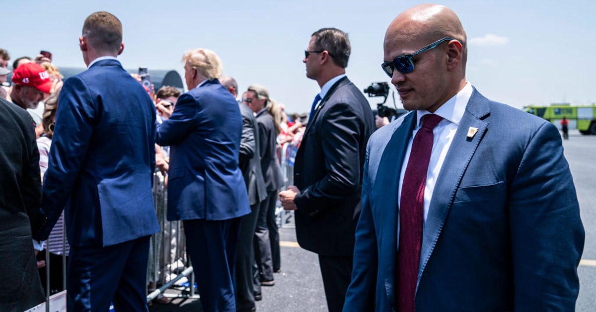Walt Nauta: Court date postponed for Trump aide in classified documents ...
