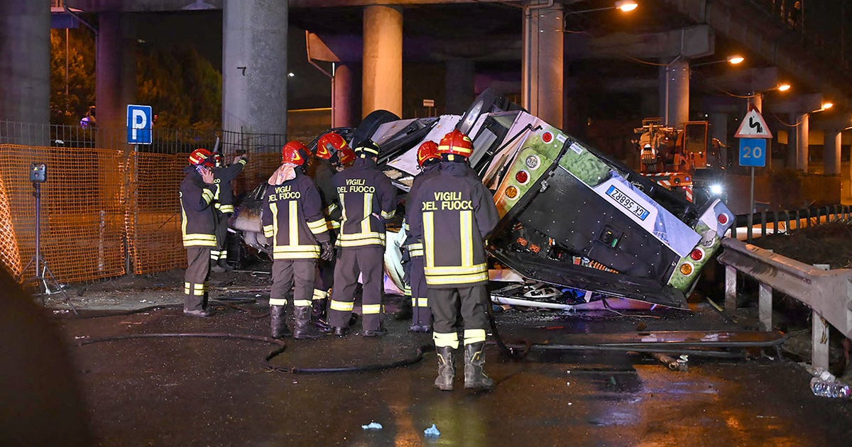 Bus crash near Italian city of Venice kills at least 21 people ...