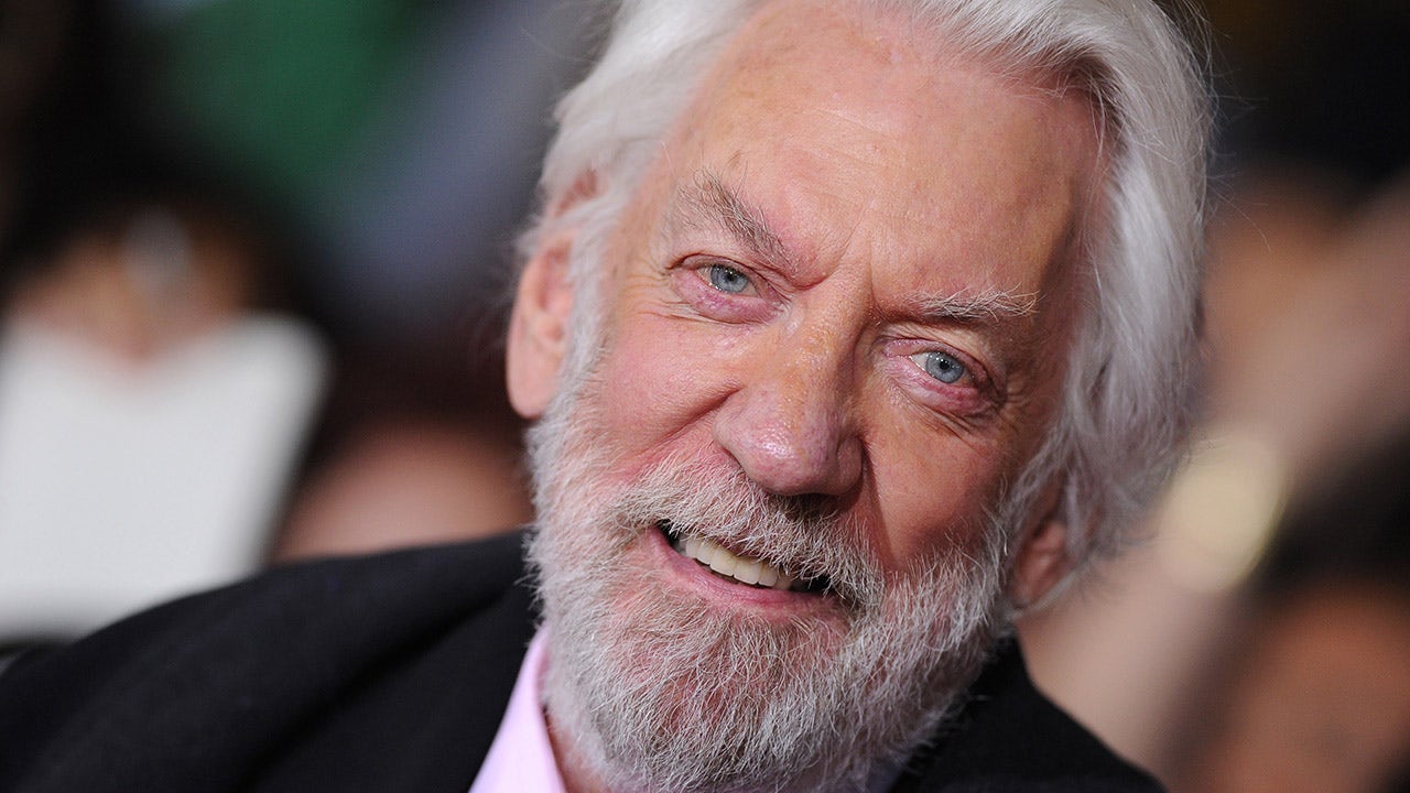Actor Donald Sutherland Known For Klute Hunger Games And Many More Dies At 88 Livenow