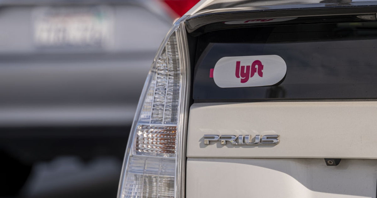 Lyft unveils feature to help riders avoid surge pricing | FOX 13 Seattle