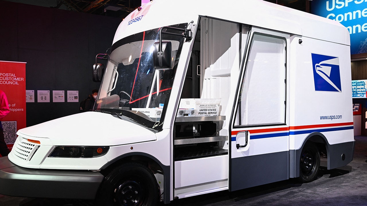 Usps New Mail Truck Makes Its Debut To Rave Reviews From Carriers