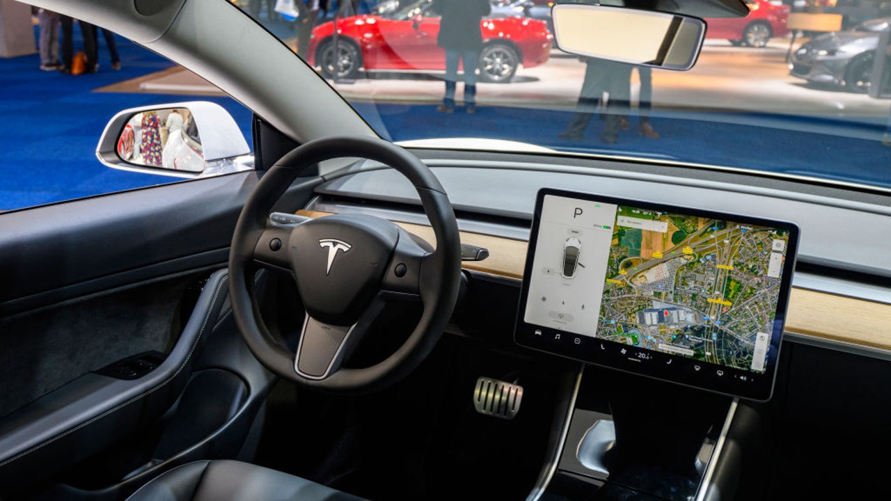 Nhtsa Investigating 2 4m Tesla Vehicles Over Full Self Driving