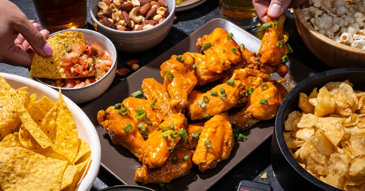 Here's how much Americans expect to spend on the Super Bowl for 2025 ...