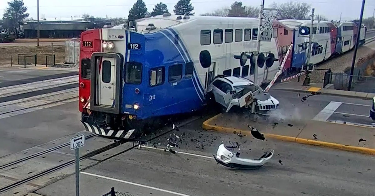 Video shows driver escape seconds before train smashes into SUV | FOX ...