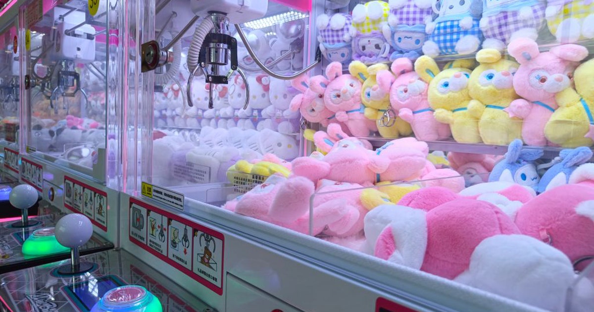 Ohio boy crawls into claw machine, gets stuck, rescued with pride ...