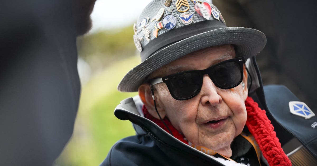 ‘Papa Jake’ Larson, D-Day veteran and TikTok star, dies at 102 | FOX 10 ...
