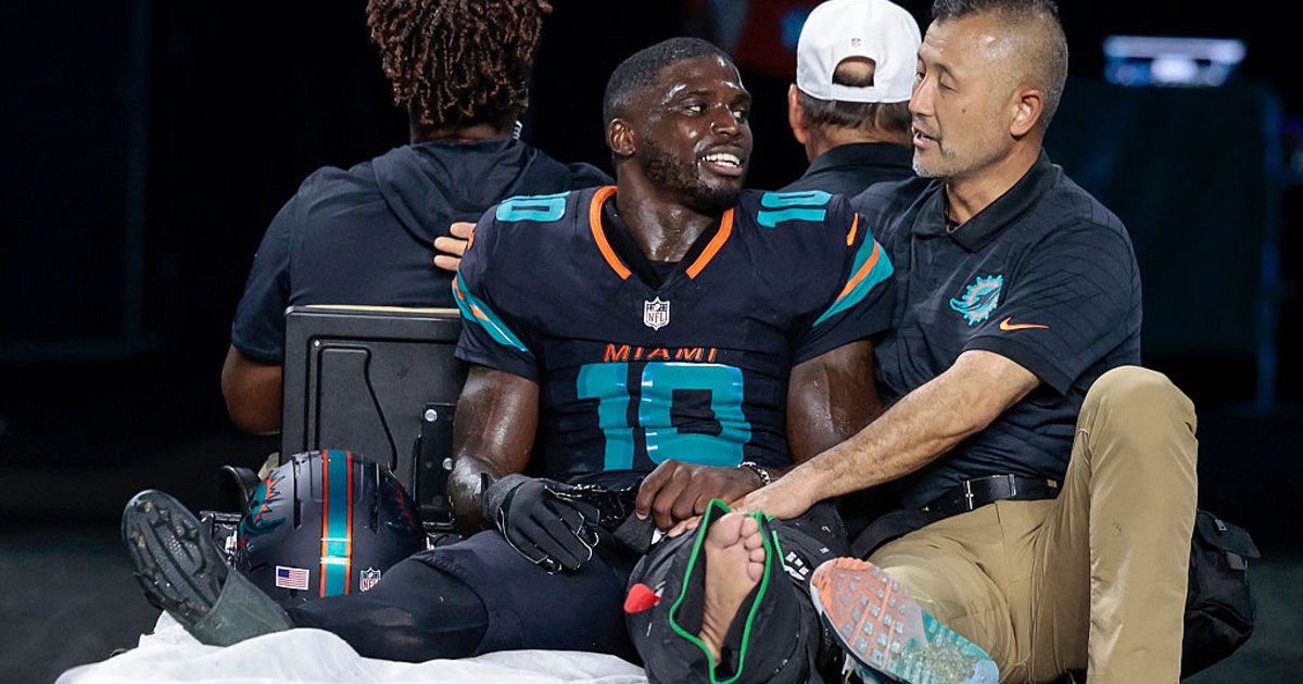 Dolphins star Tyreek Hill carted off field after gruesome knee injury ...