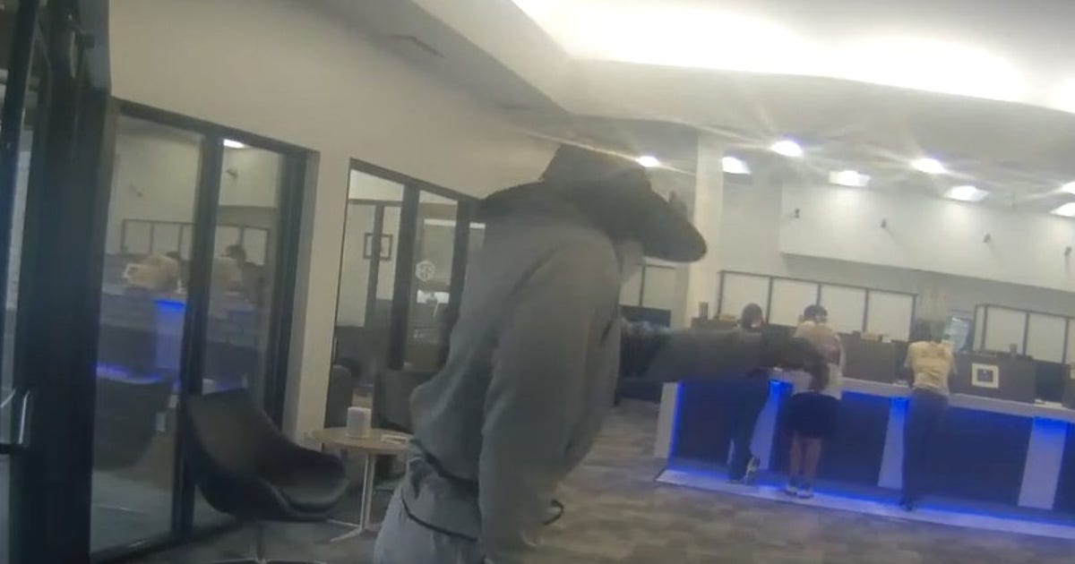 Watch: Bank robber fakes limp, then runs off after Louisiana heist ...