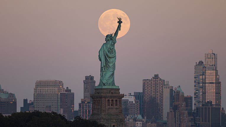 December skywatching guide: Wrap up 2025 with these can't miss celestial events | FOX 4 Dallas ...